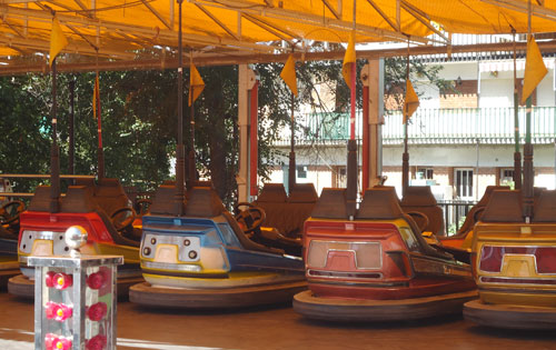 fairground colours – don't confuse the narrator